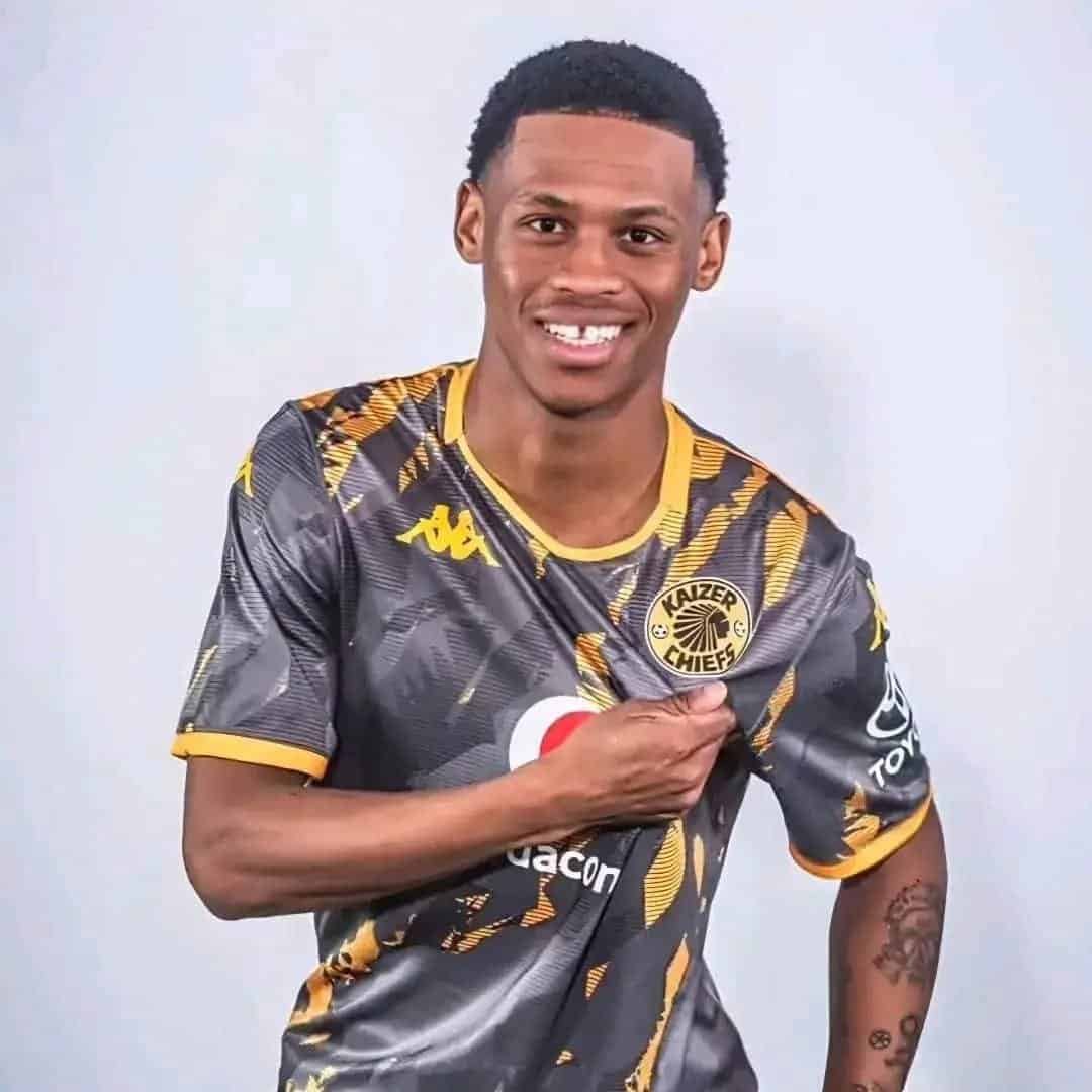 Asanele Velebayi Made to Wait for Chiefs Debut - African Times